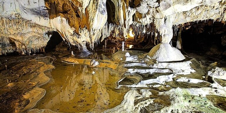Le monde souterrain des grottes - Urbex & Stret Art & Monde souterrain